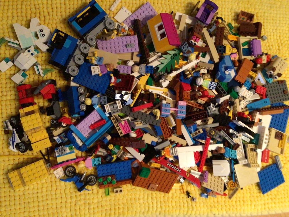 Lego viele Teile mit Figuren 1.450 gr (Gebraucht) in Zürich für CHF 12 – mit Lieferung auf ...