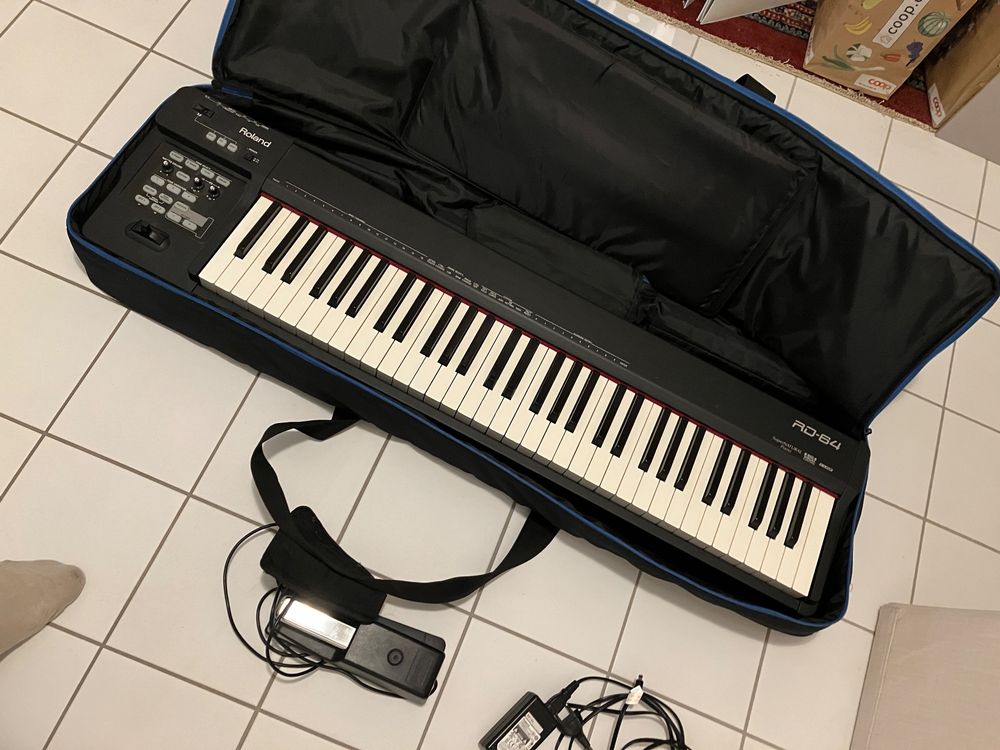 Roland RD-64 Piano (Gebraucht) in Zuerich für CHF 219 – nur Abholung ...