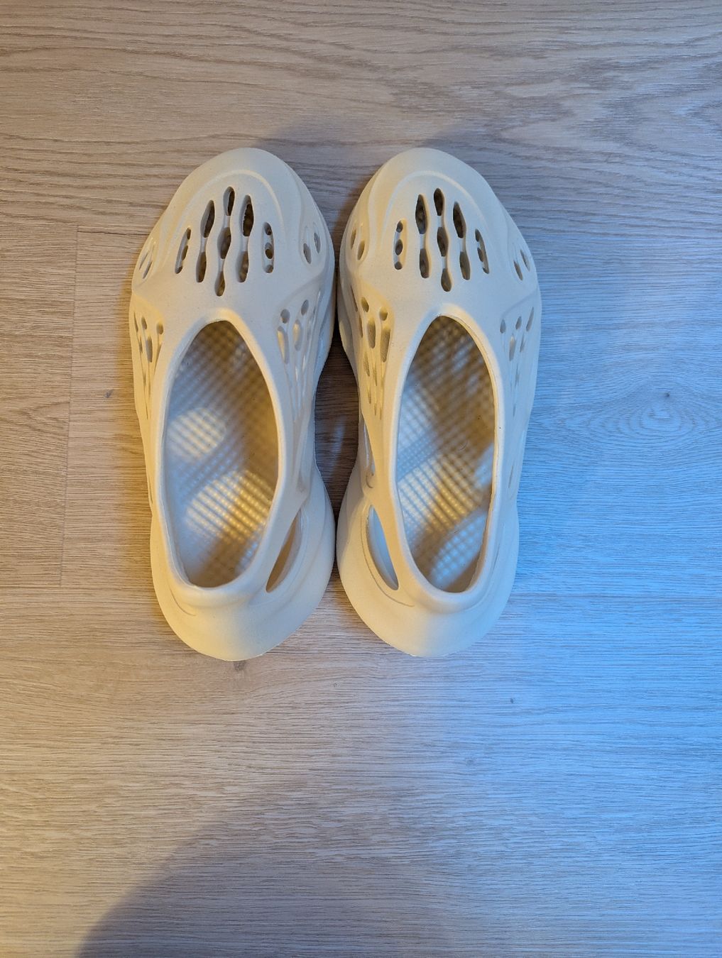 Yeezy Foam Runner SIZE 40/41, exact replica (Gebraucht) in Gordevio für ...