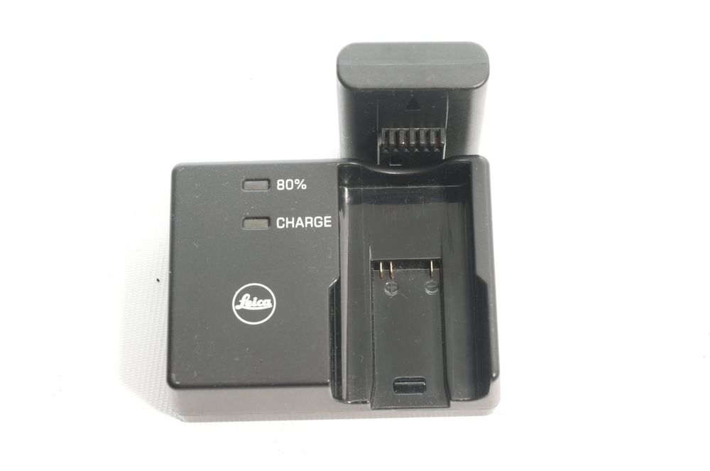 LEICA LADEGERÄT MIT AKUU (M8?) | Kaufen auf Ricardo