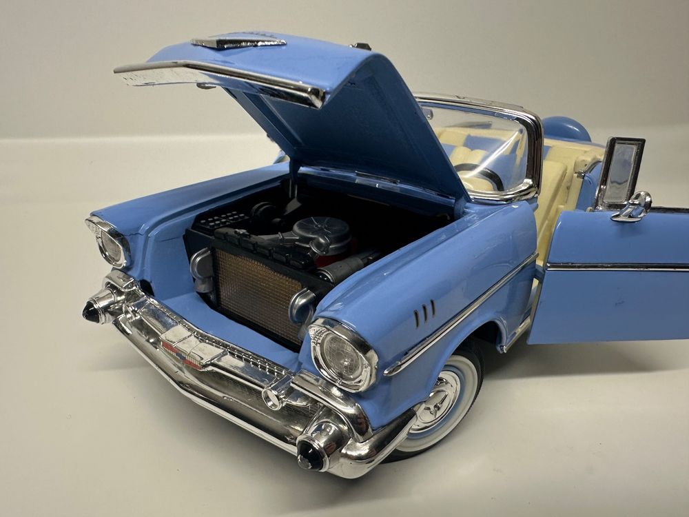 1957 Chevrolet Bel Air 1:18, lila, ROAD SIGNATURE (Gebraucht) in ...