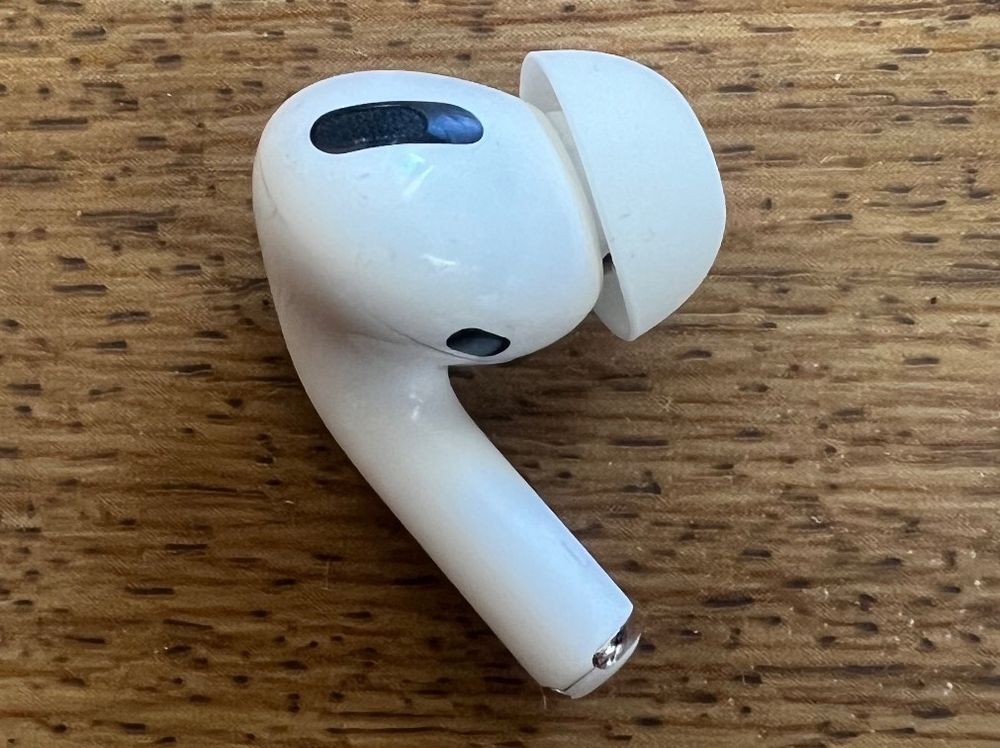 Linker Apple Airpod Pro (1. Gen) [rauscht] | Kaufen auf Ricardo