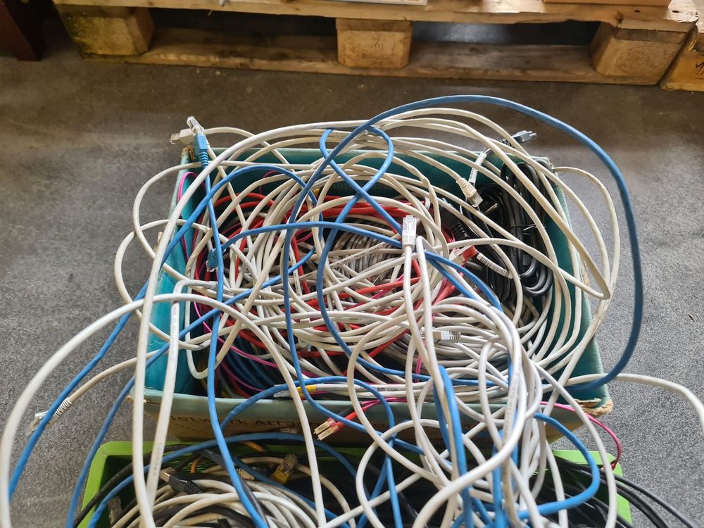 Posten Internetkabel in div. Farben und Längen ab 1.- (Gebraucht) in ...
