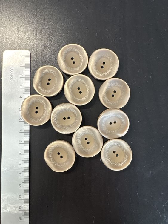 Knöpfe braun (Neu (gemäss Beschreibung)) in Anglikon für CHF 3 – mit Lieferung auf Ricardo kaufen