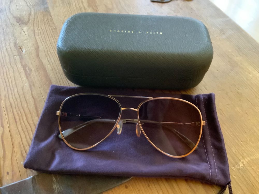 Charles und Keith Sonnenbrille (Gebraucht) in Mauren für CHF 1 – mit ...