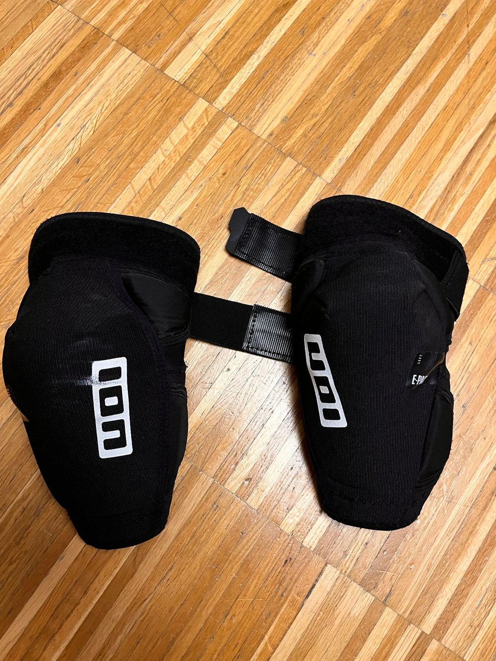 ION E-Pact Ellbogen Schoner / Protektoren in L gebraucht (Gebraucht) in Zürich für CHF 33 – nur ...