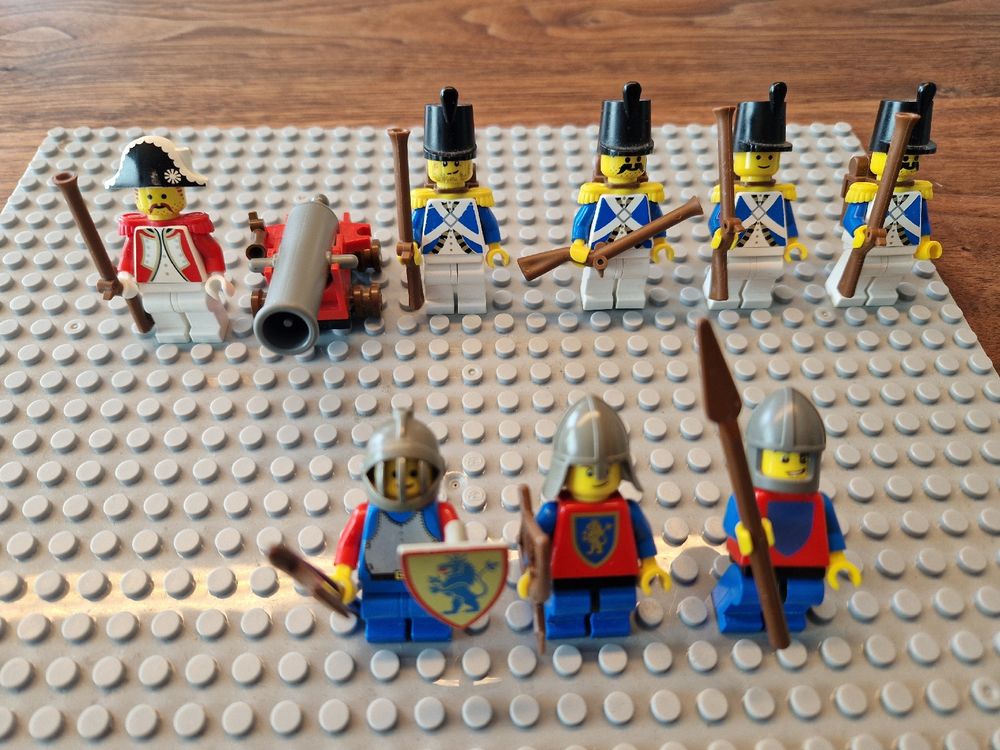 Lego Figuren Soldaten Ritter mit Kanone Zubehör Vintage (Gebraucht) in ...