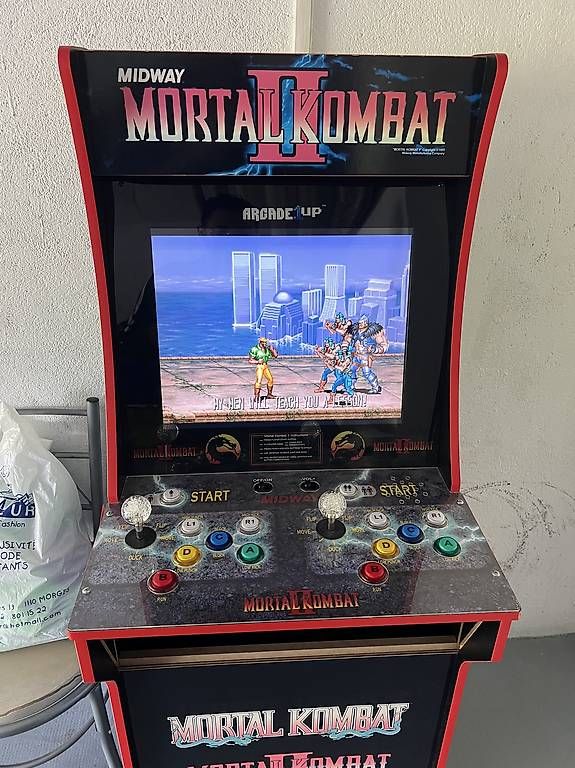 Borne d arcades avec beaucoup de jeux rétro (Gebraucht) in Bulle für ...