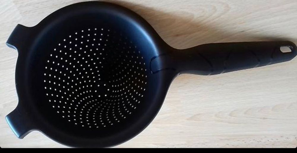 Tupperware Sieb (Neu und originalverpackt) in Buchs AG für CHF 5 – mit ...