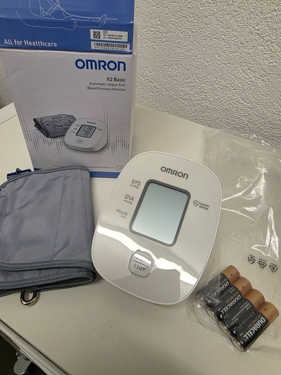 OMRON X2 Basic Blutdruckmessgerät NEU (Neu und originalverpackt) in ...