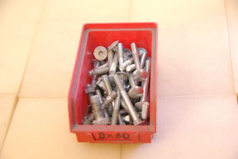 Lagerbox voll mit Schrauben (Gebraucht) in Herisau für CHF 2 – mit ...