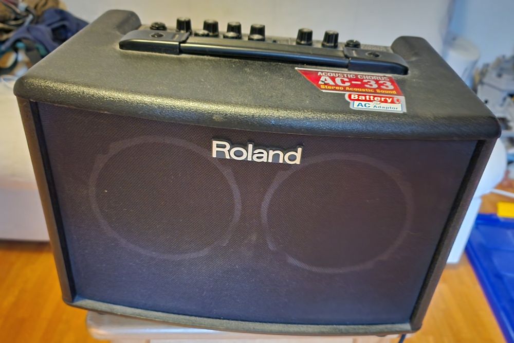 Ampli Guitare Roland AC-33 Occasion 🎸🔊🎶 (Gebraucht) in Bussigny für CHF 51 – mit Lieferung auf ...