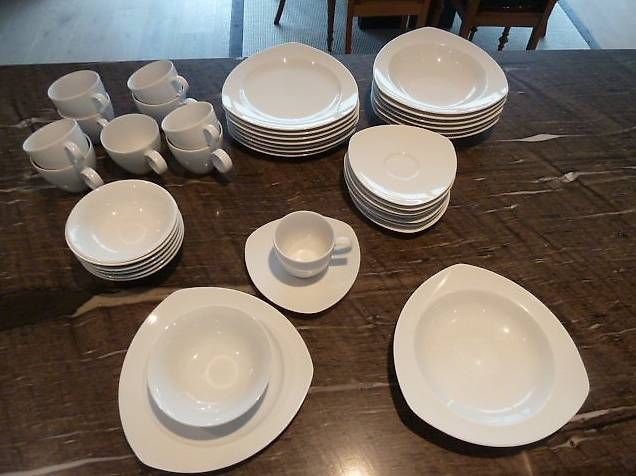40 tlg Geschirr-Service, weiss neutral, Keramik (Gebraucht) in Gais für ...