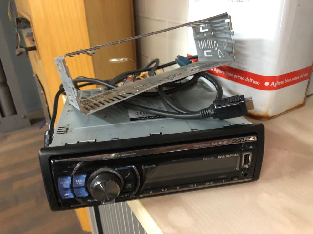 Alpineradio cd, usb, aux , i pod (Gebraucht) in Grüningen für CHF 49 ...
