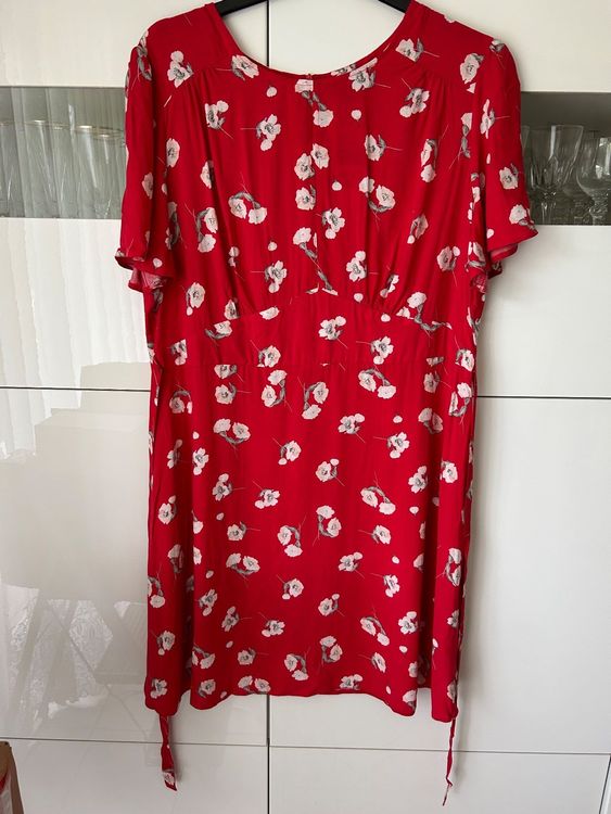 Summer flower dress size 48 new with tag (Neu und originalverpackt) in Muzzano für CHF 3 – mit ...