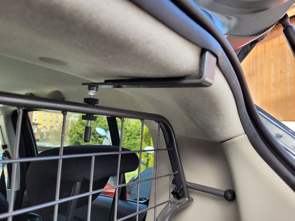 Trenngitter für Dacia Sandero Stepway (2016) (Gebraucht) in Gossau ZH für CHF 45 – nur Abholung ...