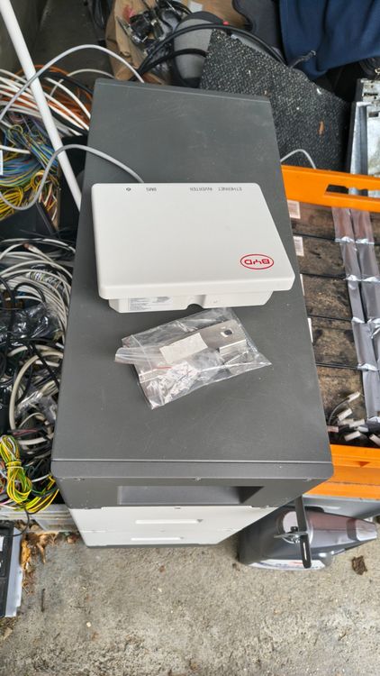 BYD Battery-Box Premium LVS mit 2x 4KWh Speichermodule (Gebraucht) in ...