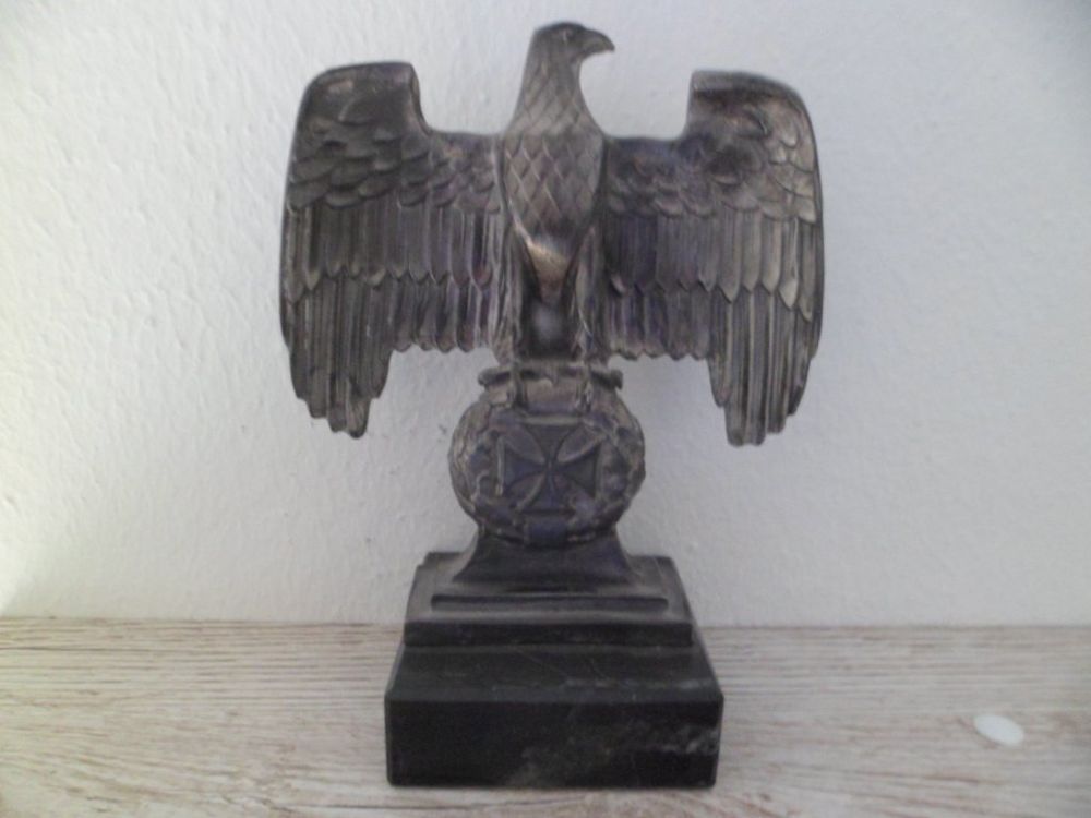 Reichsadler Statue auf Marmorsockel mit Eisernem Kreuz (Gebraucht) in ...