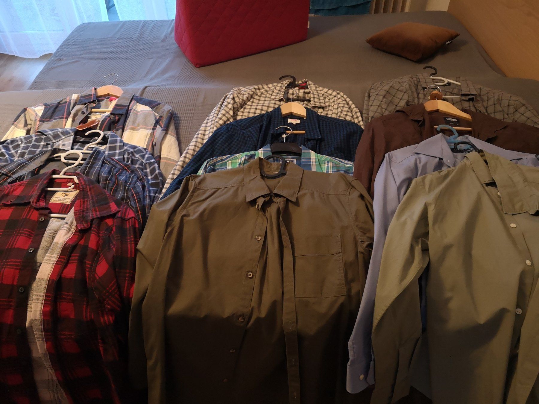 lot de 12 chemises (D'occasion) à neuchatel pour CHF 30 – avec ...