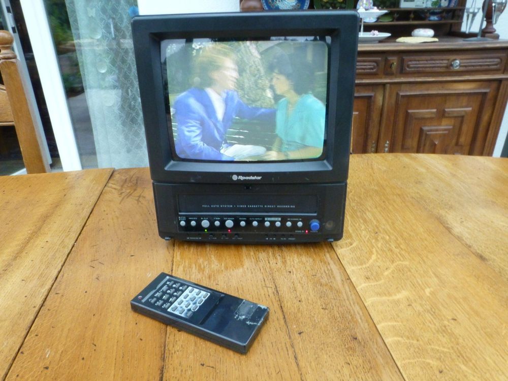 Portable VHS Video / Color TV Roadstar | Kaufen auf Ricardo
