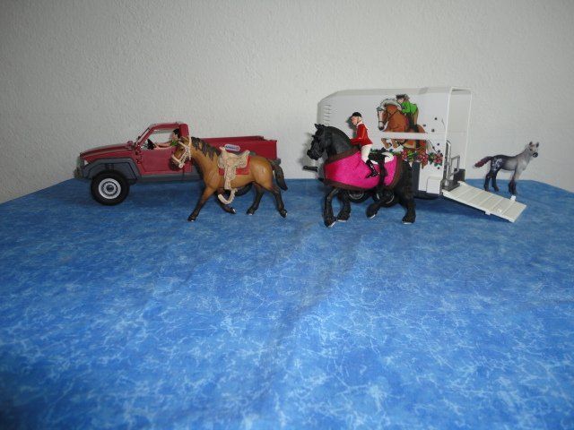 SCHLEICH FPERDE TRANSPORTER.AUTO PFERDE-FIGUREN (Neu (gemäss ...