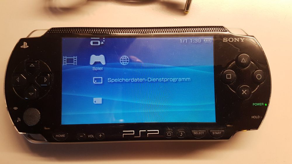 Sony PSP 1004, mit fabrikneuem Akku und Ladegerät | Kaufen auf Ricardo