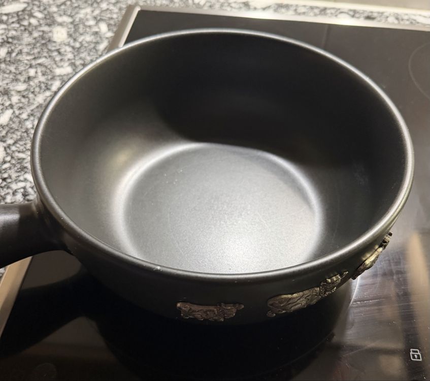 Fondue Caquelon mit Kuhmuster, perfekt für den Winter (Gebraucht) in ...