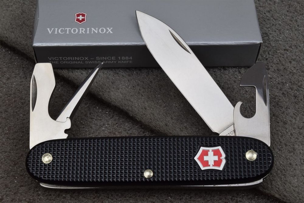 Victorinox Alox Pioneer black rot 2012 (Neu und originalverpackt) in Disentis/Mustér für CHF 415 ...