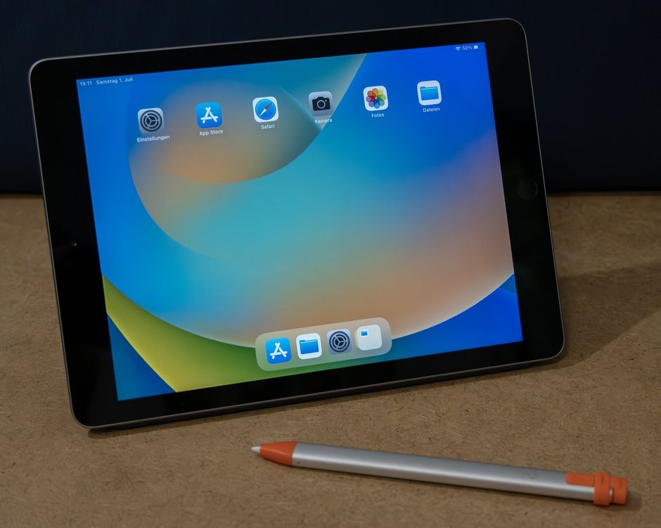 Apple iPad 9.7 (2018, 6. Gen) + Logitech Crayon Zeichenstift (Gebraucht ...