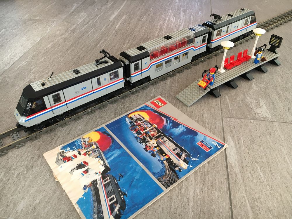 LEGO 9V Eisenbahn: 4558 Metroliner + 4547 Club Car - GEKLEBT | Kaufen ...