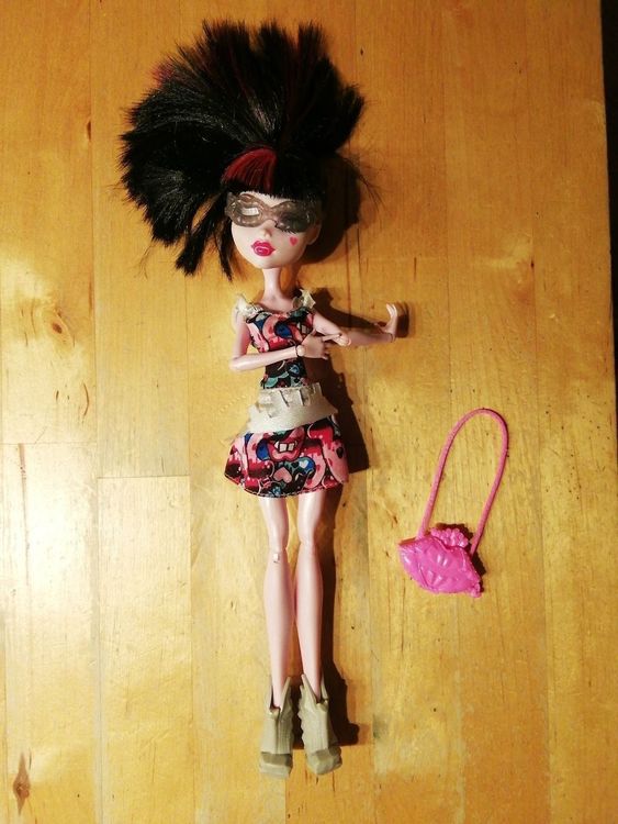 Disney Mattel Descendants Vampire Doll (Gebraucht) in Niederhünigen für ...