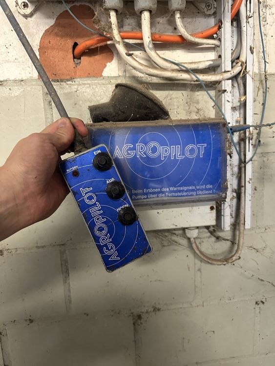 Agropilot Steuerung mit Fernbedienung für Pumpe (Gebraucht) in Bätterkinden für CHF 100 – mit ...