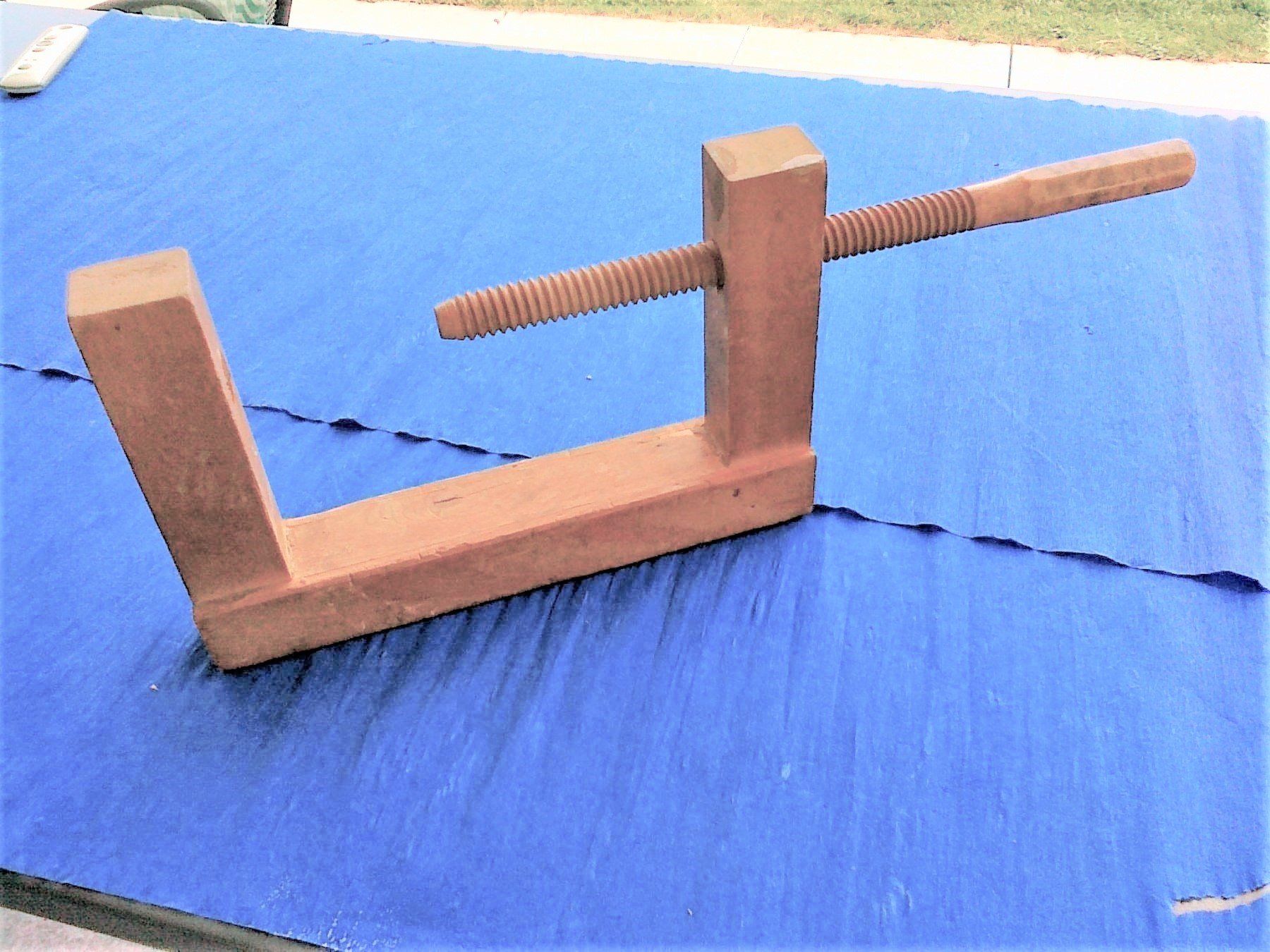 schöne antike Holz - Schraubzwinge im Originalzustand !!! (Gebraucht ...