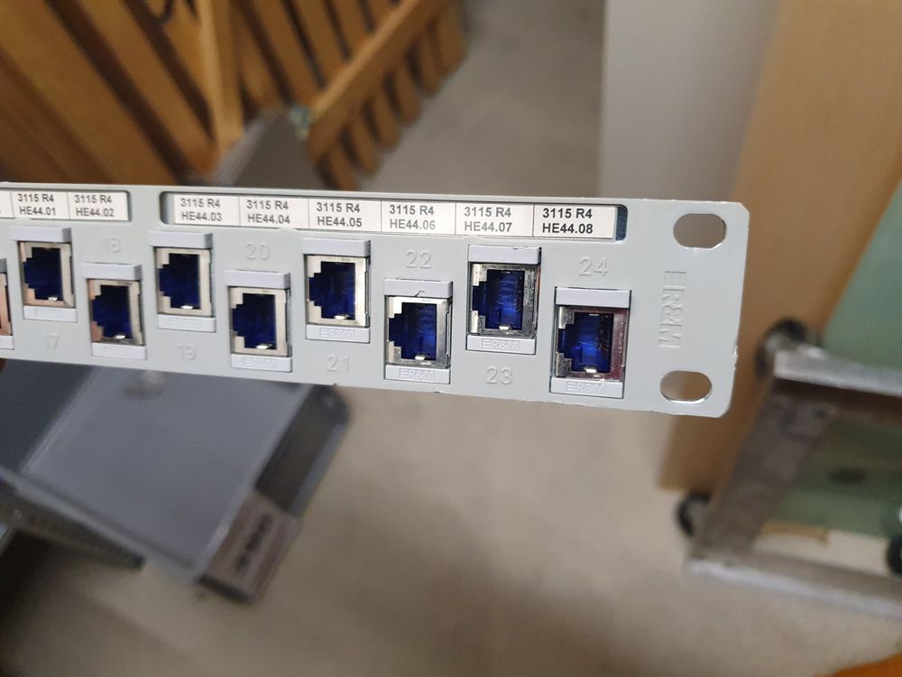 RDM R&M 24x Patchpanel 24 19 Zoll Rack 19" 24xRJ45 (Gebraucht) in ...