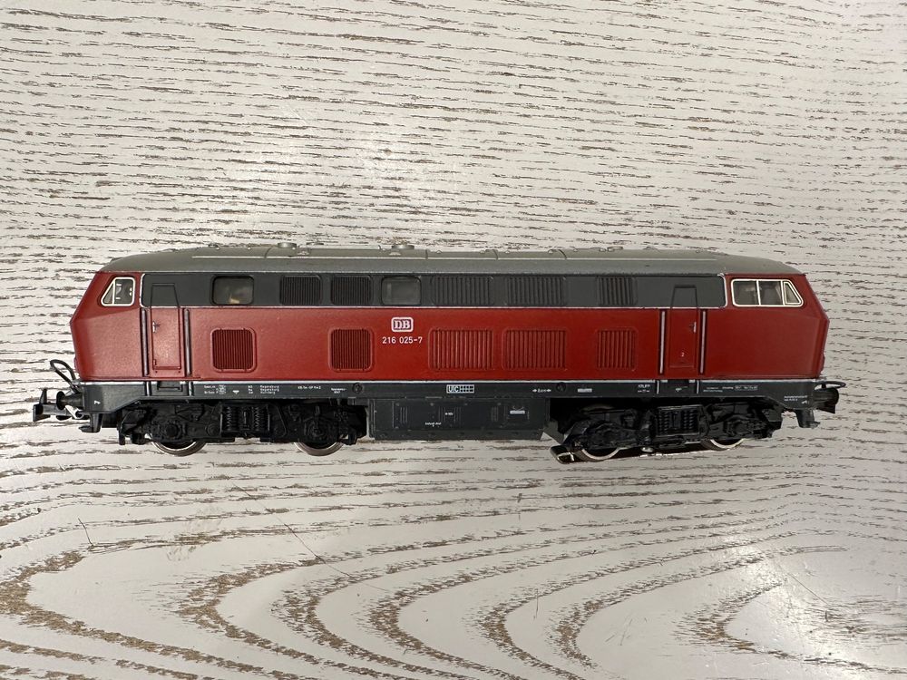 Märklin 3075 DB BR 216 (Gebraucht) in Lupsingen für CHF 99 – nur Abholung auf Ricardo kaufen