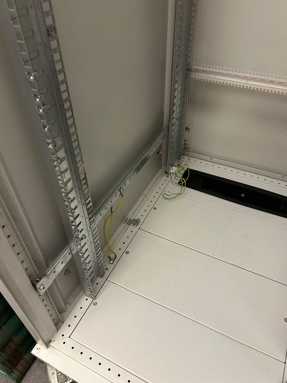 Schaefer IT-Systeme Server Rack 43U (Gebraucht) in Zürich für CHF 1 ...