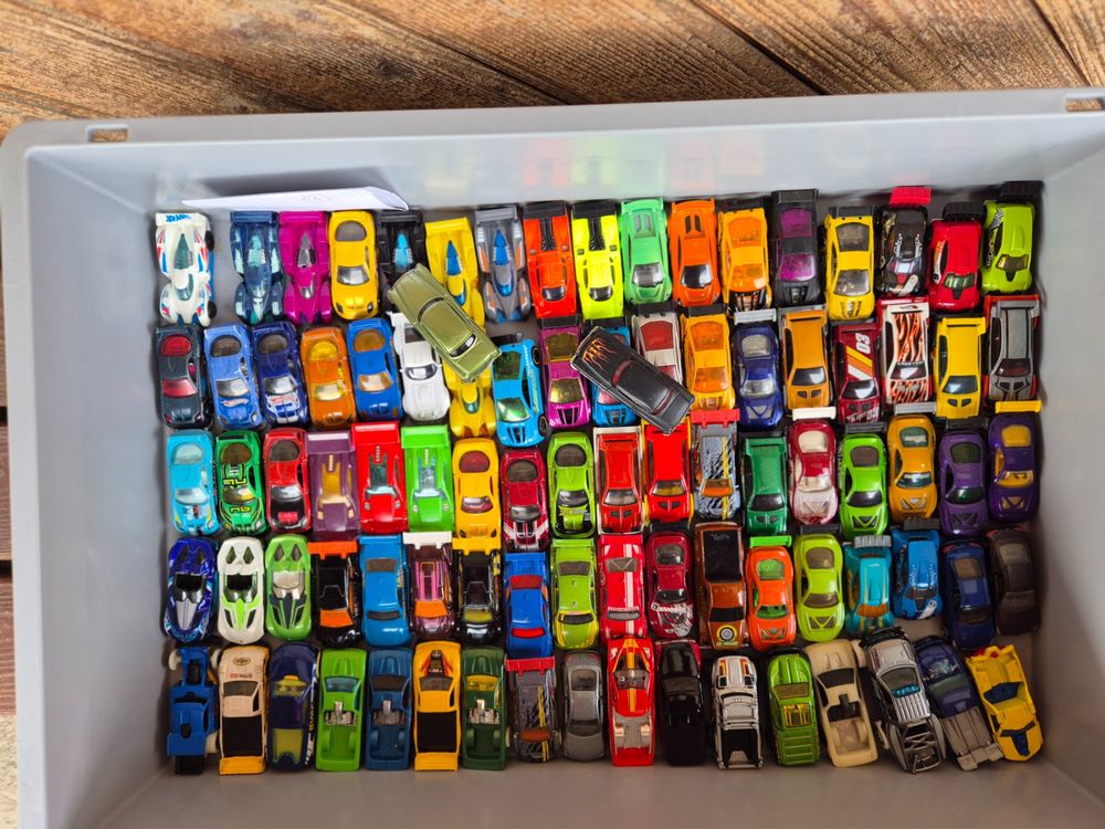 Hot Wheels 90 stück (Gebraucht) in Oberbuchsiten für CHF 48.9 – mit ...