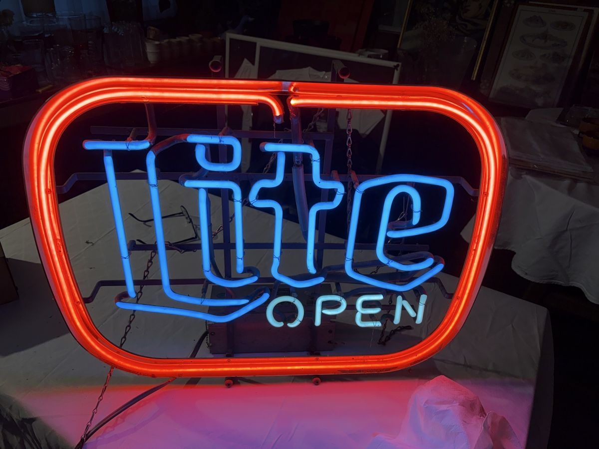 Miller light Open Neon (Gebraucht) in Rothrist für CHF 250 – nur ...