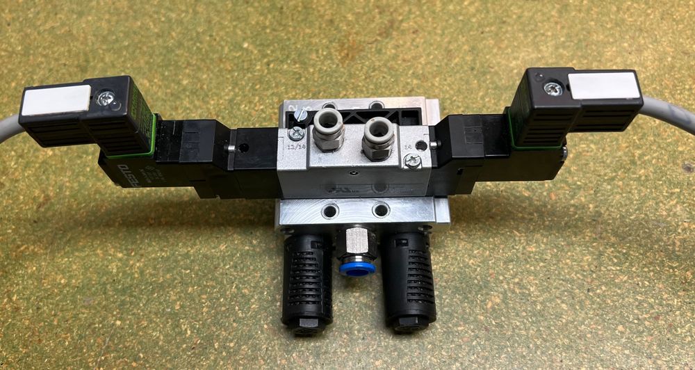 FESTO Magnetventil MEH-5/3E-1/8-B 24V Spule und Kabel | Kaufen auf Ricardo