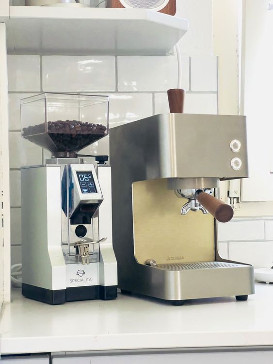 Zuriga E2 Kaffemäschine inkl. Eureka Mühle (Gebraucht) in Islikon für ...