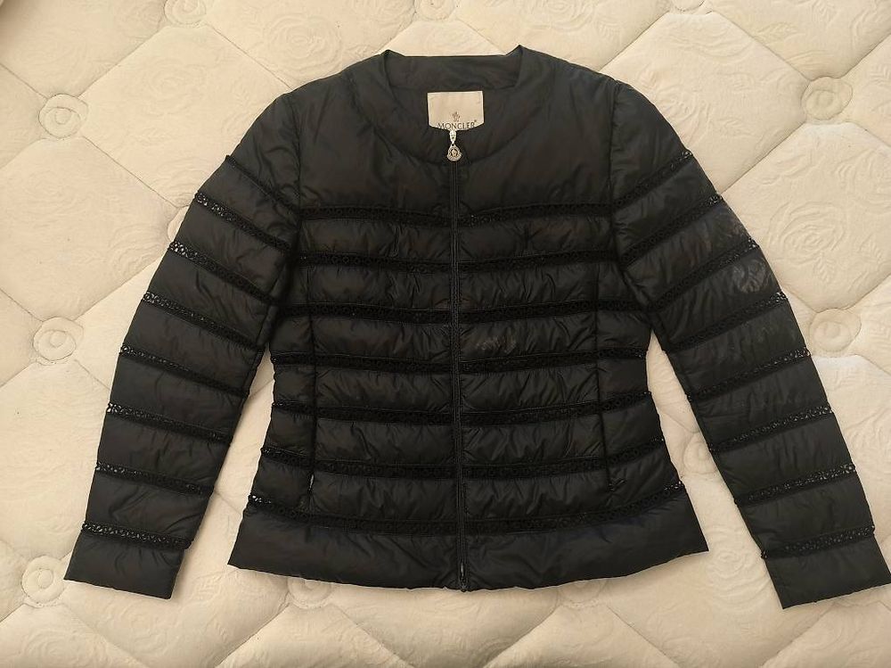 Doudoune Moncler avec broderie. Taille M (D'occasion) à Ecublens VD ...