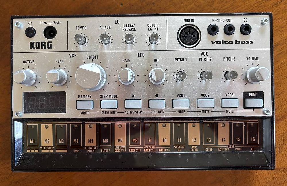 Korg Volca Bass (Gebraucht) in Yverdon-les-Bains für CHF 100 – nur ...