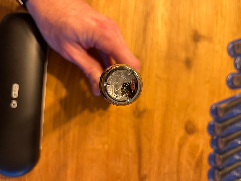 Oral-B iO-Series 8N mit NEUEM HANDTEIL, Zubehör und Garantie (Gebraucht ...