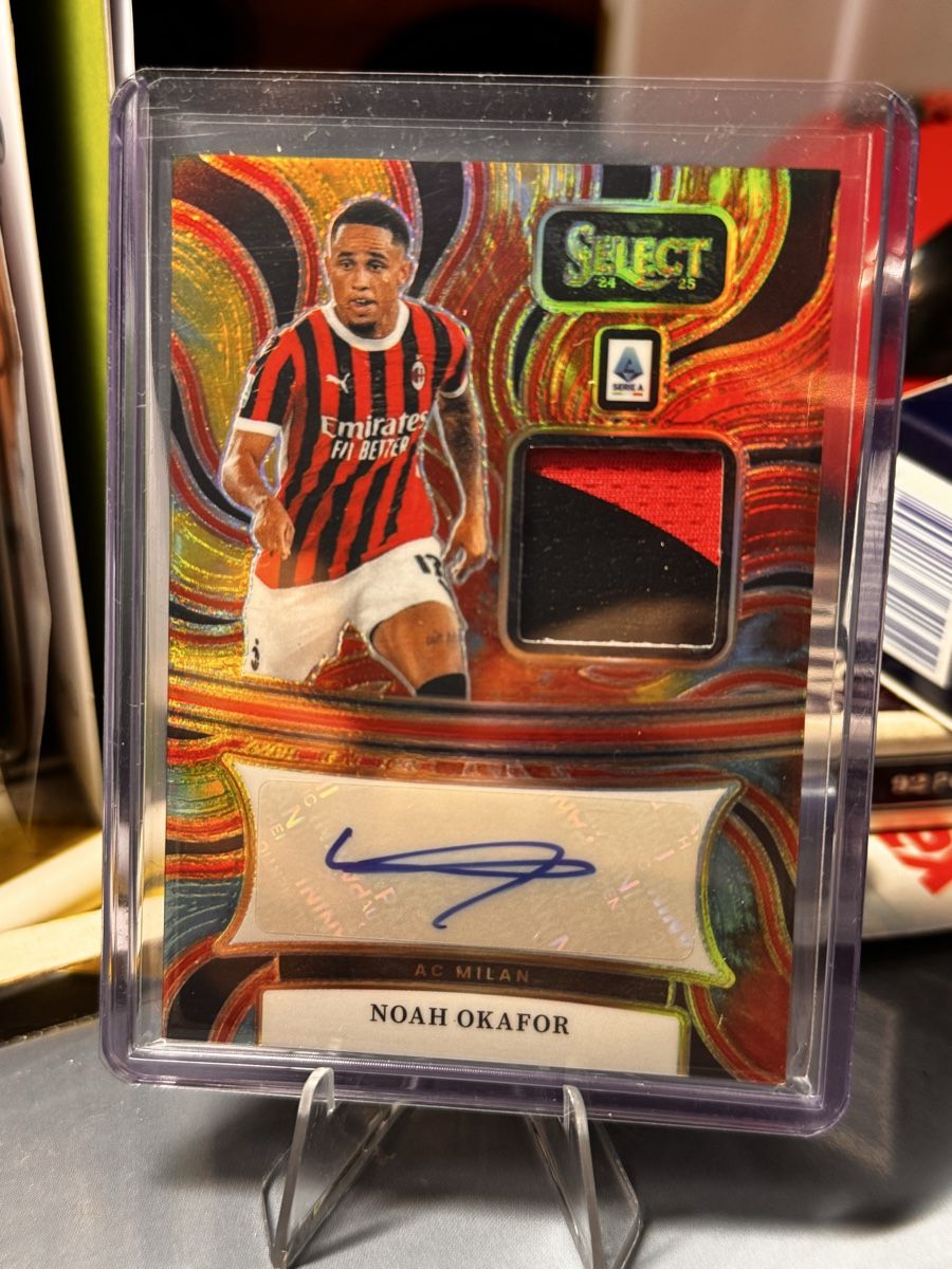 2024-25 Panini Select Tie Dye Auto Patch Noah Okafor AC Mila (Neu (gemäss Beschreibung)) in Baar ...