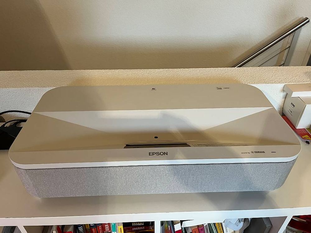 Epson LS800W UST Beamer mit Garantie (Gebraucht) in Jegenstorf für CHF 1999 – mit Lieferung auf ...