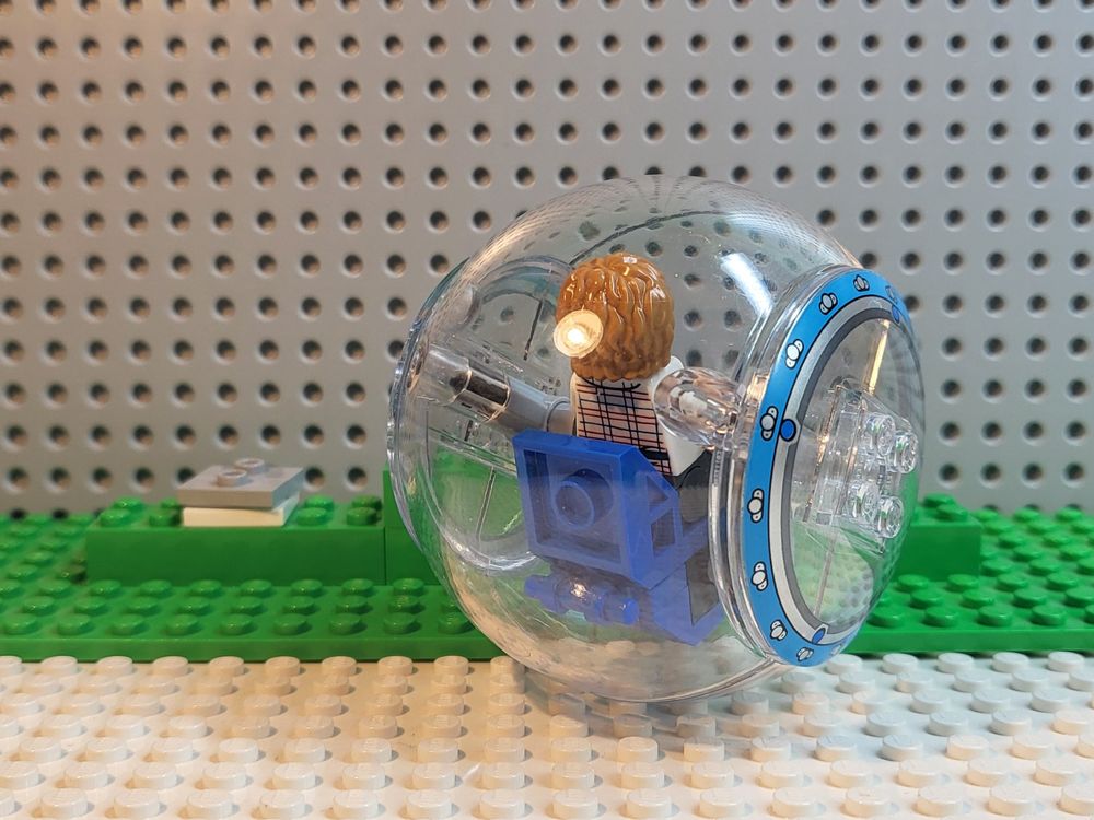 1 Lego-Minifigur Gray Mitchell in der Kapsel, im Kreisel (Gebraucht) in ...