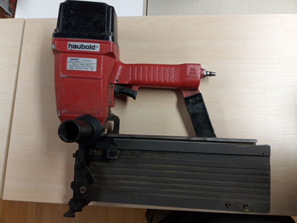 Haubold Klammerpistole (Defekt) in Kleinlützel für CHF 2 – mit ...