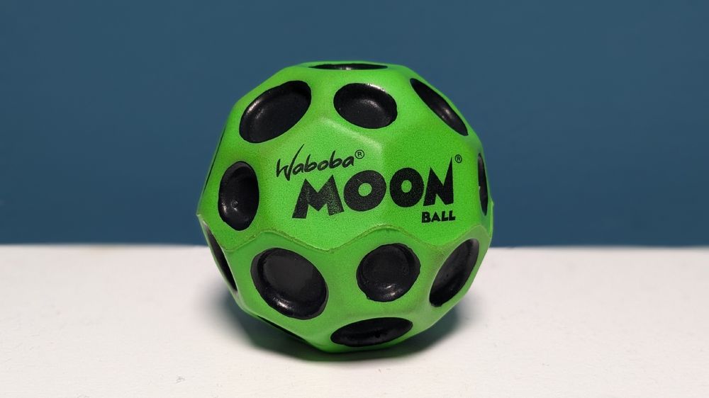 Waboba Moon Ball Hüpfball, springt hoch (Gebraucht) in Randa für CHF 2 ...