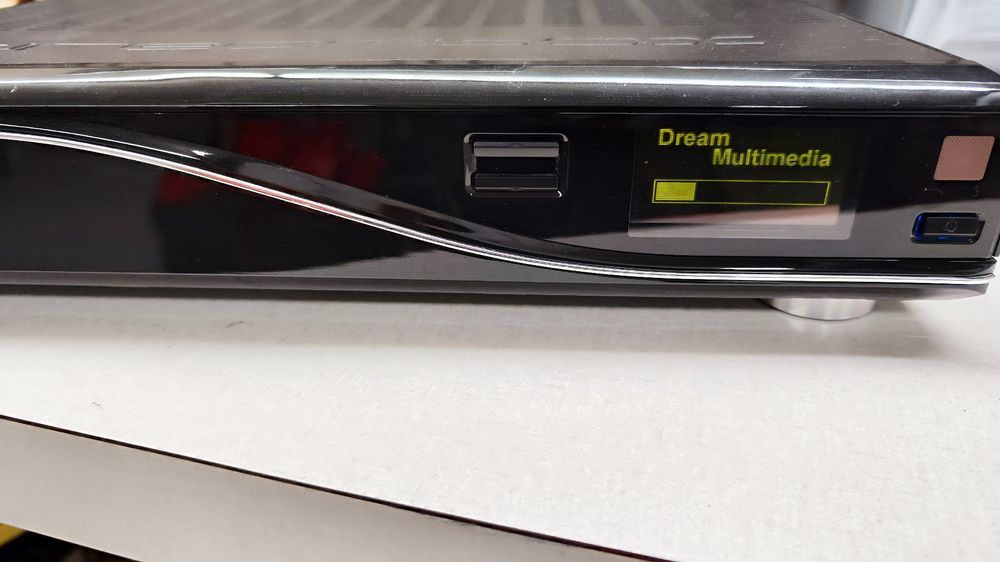 Dreambox DM8000 Dual Tuner DVB S2 / inkl. 1TB HD | Kaufen auf Ricardo