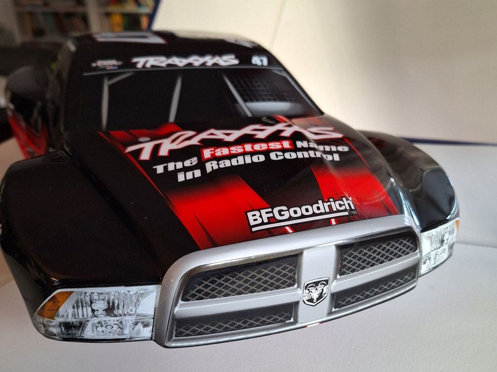 TRAXXAS Slash Ultimate mit rarer Dodge RAM Karo 1/10 / 4x4 / (Neu ...